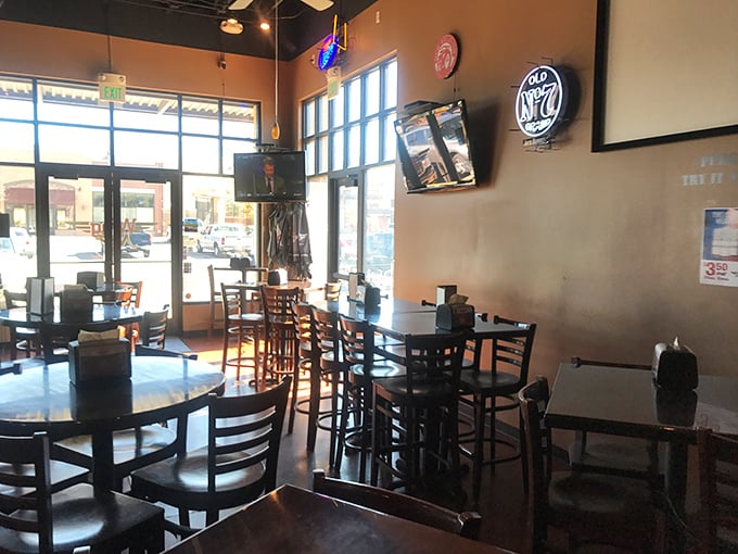 No white tablecloths here, just honest ambiance where the spotlight belongs on the wings, not designer light fixtures.