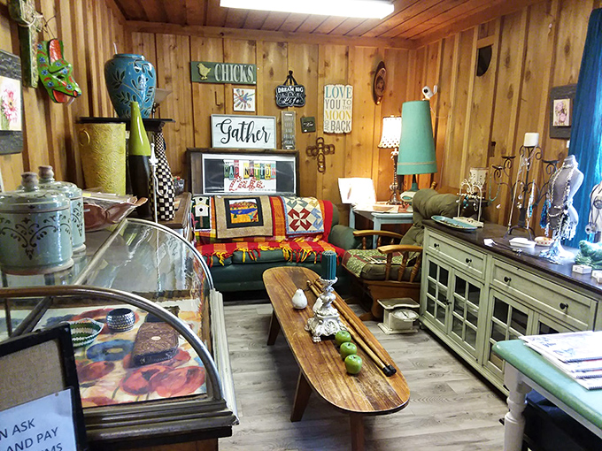 Step into a cozy time capsule where kitschy meets comfort. This eclectic interior is like your quirky aunt's living room, if she were obsessed with mac and cheese.