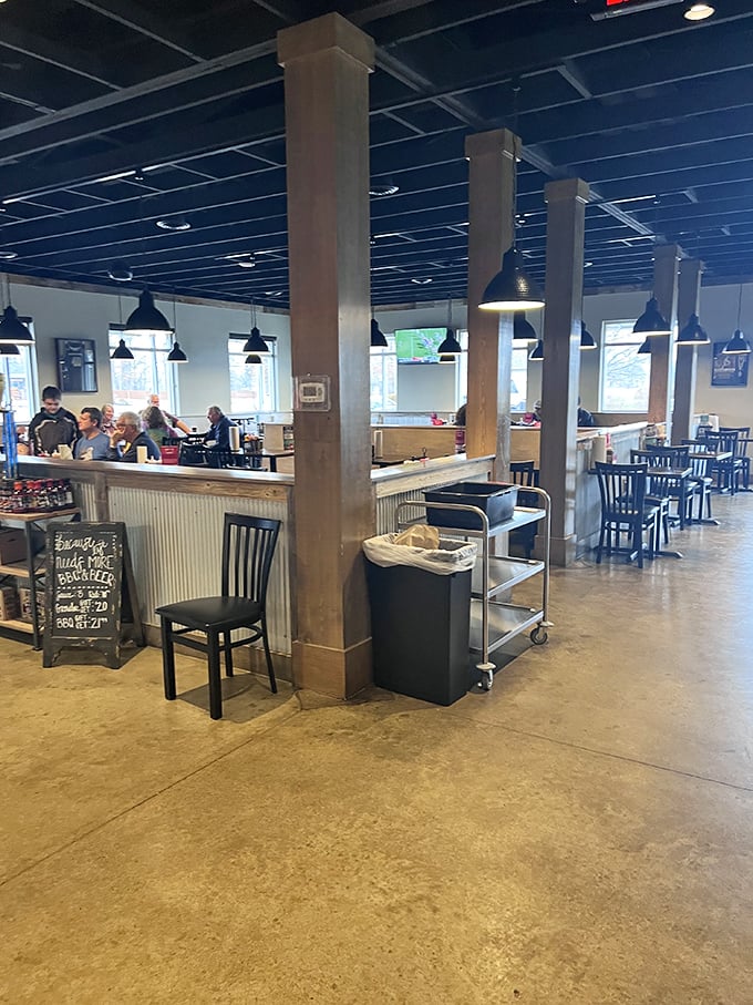 Industrial-chic meets comfort in this unpretentious dining space where the black ceiling makes the BBQ colors pop even more vibrantly.