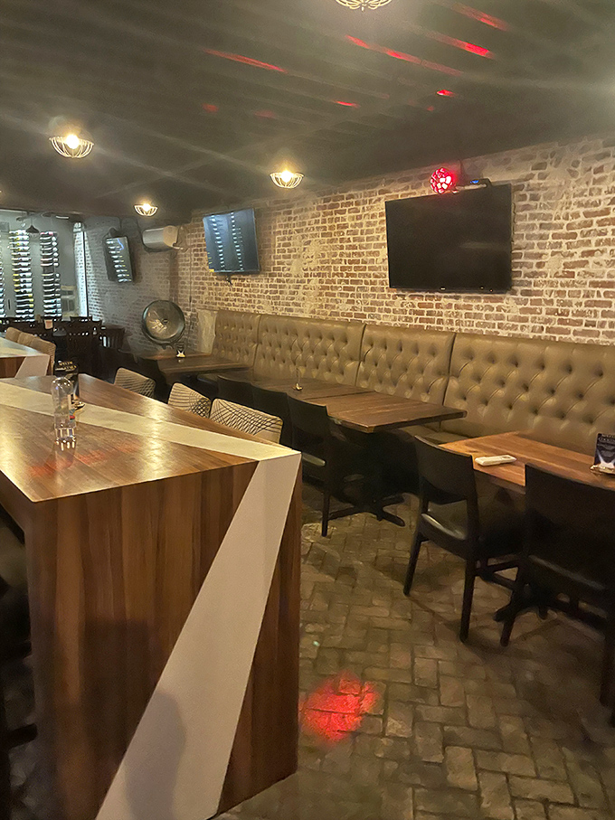 Step into a maritime marvel! Exposed brick and leather booths create a cozy cove where landlubbers can indulge in underwater treasures.