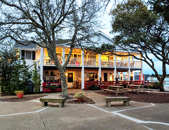 This waterfront eatery practically whispers "come sit a spell" with its welcoming porch and promise of seafood feasts with unbeatable views.