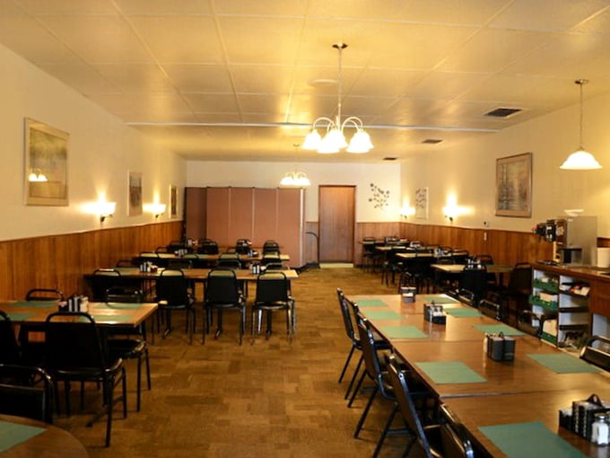 Step into a Norman Rockwell painting come to life. Crouse Caf&eacute;'s interior whispers tales of countless cups of coffee and slices of pie shared among friends.