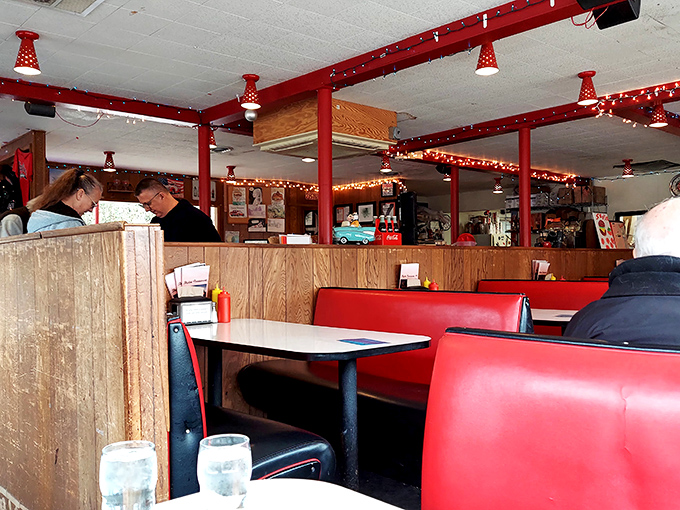 Welcome to the 1950s! Skyline's interior is a nostalgic wonderland where red vinyl booths and twinkling lights set the stage for culinary time travel.