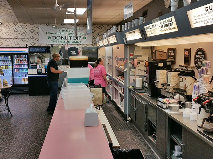 Step into donut heaven! The interior of Donut Dip is a sweet-scented wonderland where dreams are made of sugar and spice and everything nice.