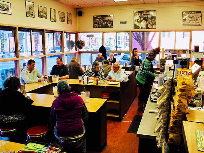 Step into a Norman Rockwell painting come to life. Fuller's bustling interior is where coffee dreams and omelet fantasies collide.