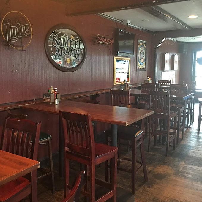 Step into a time machine of taste! Kislings' interior is where classic pub charm meets modern wing wizardry.