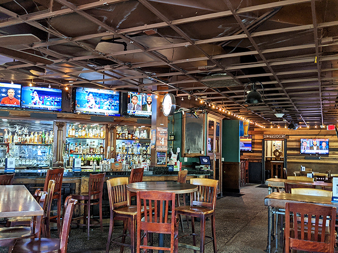 Step into a burger lover's dream! Teak's interior blends cozy pub vibes with modern flair, creating the perfect backdrop for your culinary adventure.