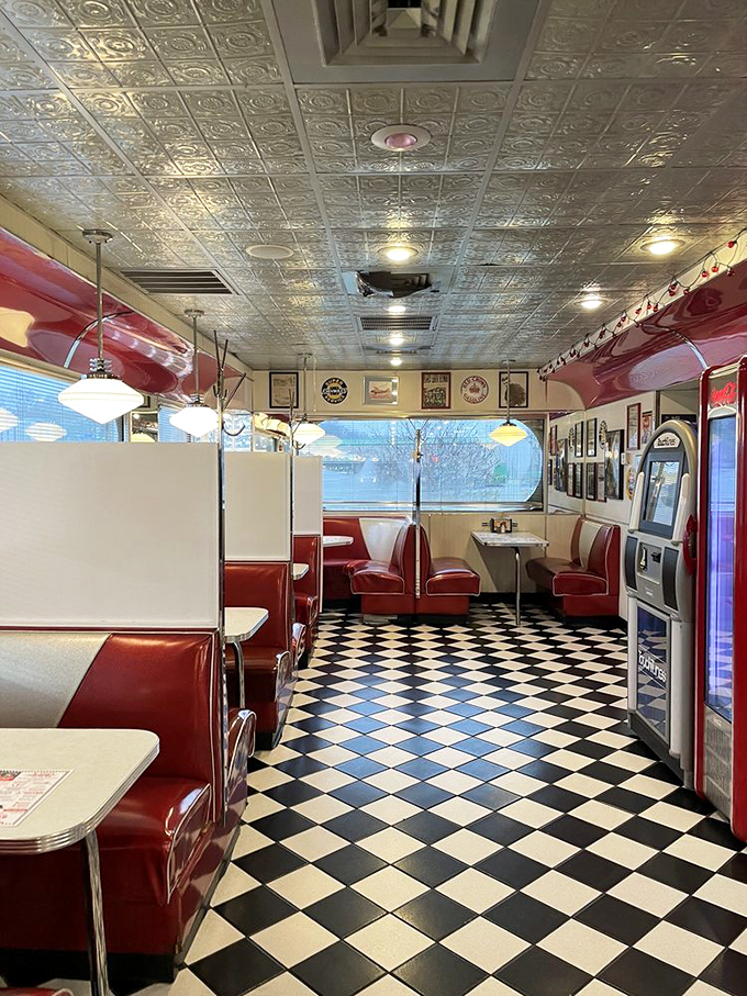 "Checkmate, modern decor!" This retro wonderland's black-and-white floor and cherry-red booths are a feast for the eyes. It's like sitting in a life-sized game of 1950s Monopoly.