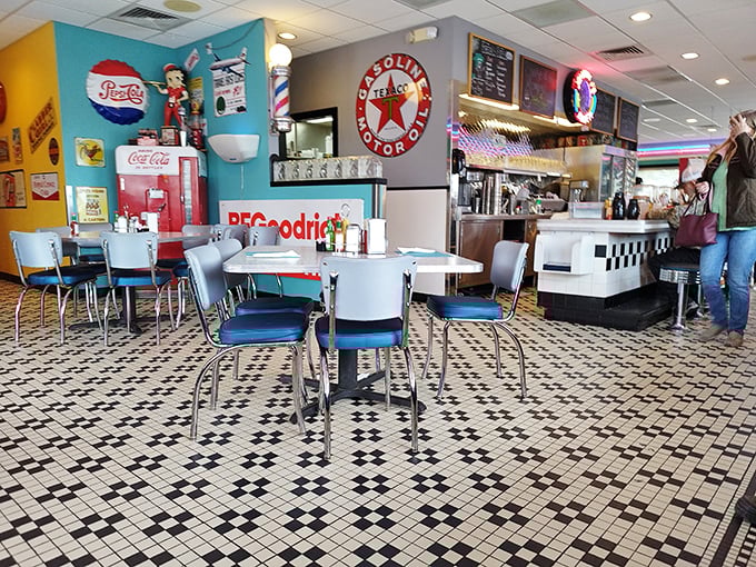 This retro wonderland is where Elvis might've grabbed a burger if he'd swung by Casper.