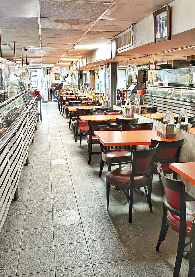 Cozy booths and no-nonsense decor set the stage for flavor fireworks. This isn't Instagram bait; it's a time machine to old-school New York with a Havana twist.