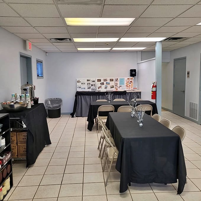 No frills, just thrills! This simple space is where carb dreams come true, with a side of small-town charm.