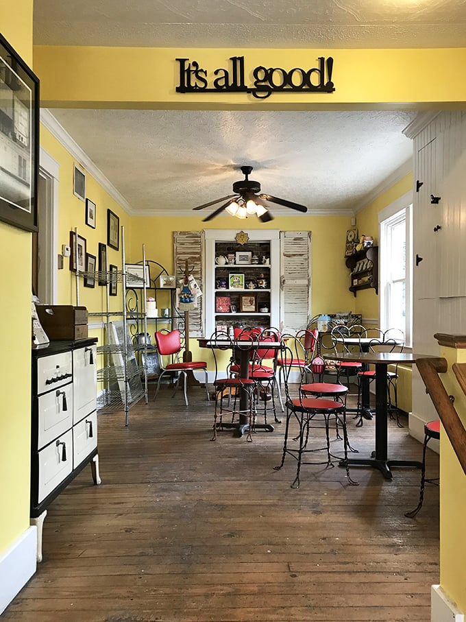 "It's all good!" proclaims the sign, and boy, they're not kidding. This cozy interior feels like grandma's kitchen got a hipster makeover &ndash; in the best possible way.