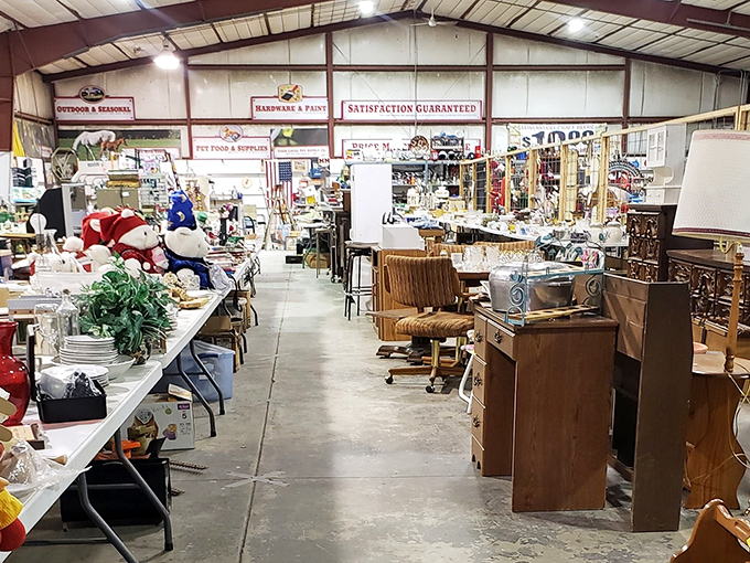 Step inside and prepare for sensory overload! This isn't just a flea market; it's a labyrinth of lost treasures and newfound obsessions.
