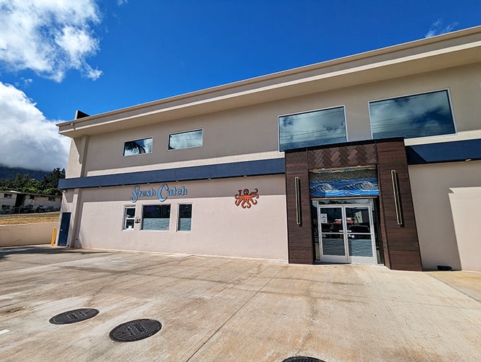 Fresh Catch: Don't let the humble exterior fool you. This place is the Clark Kent of seafood spots &ndash; unassuming on the outside, superhero on the inside.