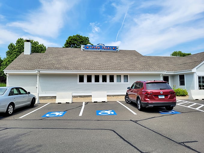 Lenny & Joe's Fish Tale: A seafood story worth savoring! This place is more inviting than grandma's kitchen on Thanksgiving.