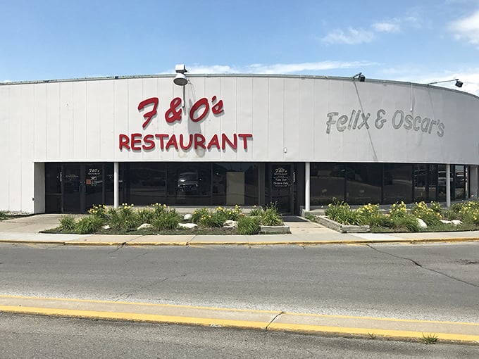 Felix and Oscar's: Where pizza isn't just a meal, it's an architectural achievement worthy of its own Prairie School designation.