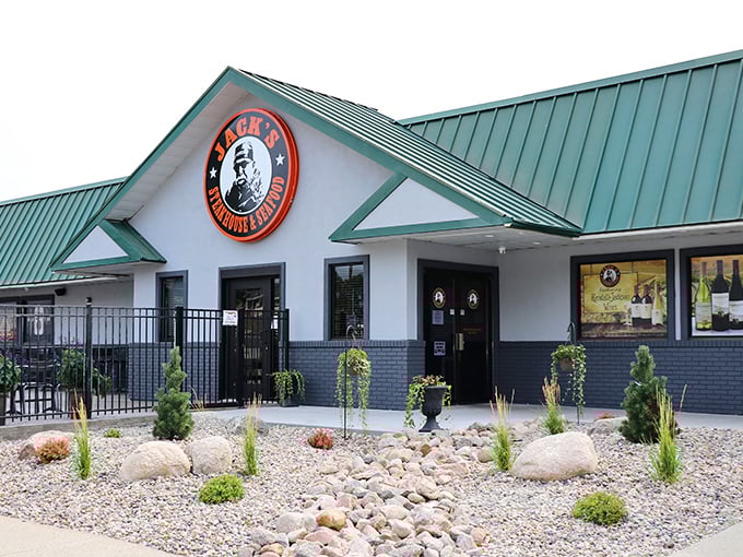 No mirage here! Jack's blends cowboy cool with seafood sophistication, proving the prairie can do surf just as well as turf.