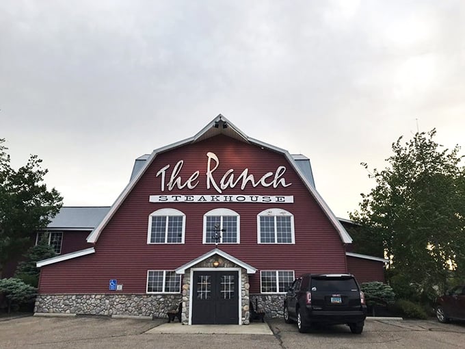 Red alert! This barn-turned-steakhouse is serving up slices of heaven that would make even Paul Bunyan weak in the knees.