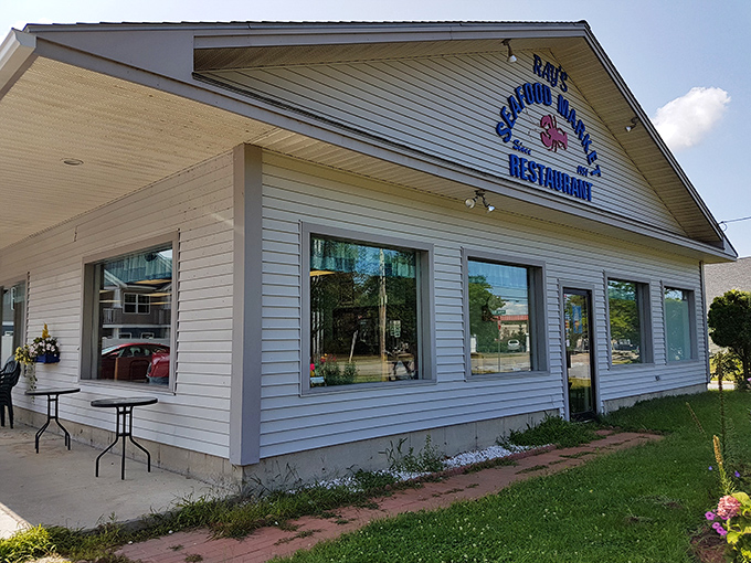 From market to table, Ray's serves up ocean freshness with a side of small-town charm. It's the catch of the day, every day!