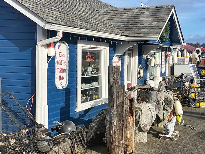 Bandon's seafood jackpot! Tony's outdoor seating is like front-row tickets to Nature's own Food Network show.