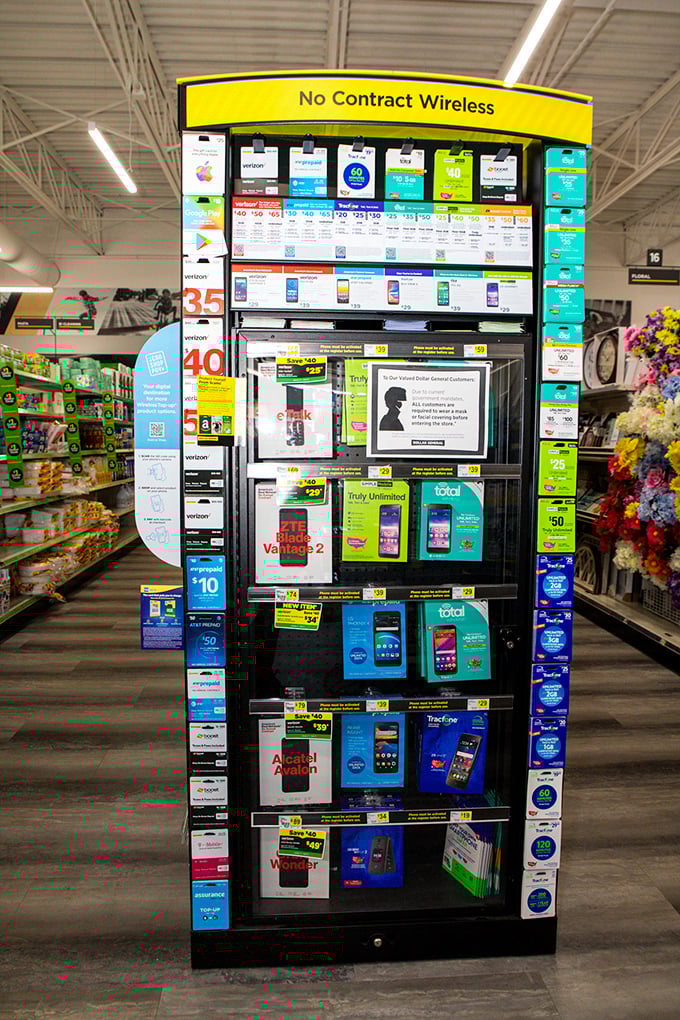 No contract, no problem! This tech oasis offers more freedom than a retiree with a new RV and a map of national parks.