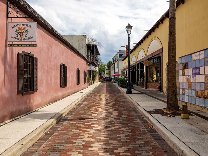 Honey, I shrunk the antique shop! This vignette is a dollhouse-sized slice of vintage heaven.