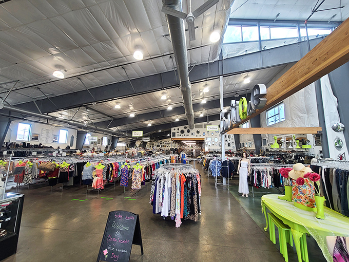 Step into a time machine of trinkets! This sprawling space is where fashion trends of yesteryear come to mingle.