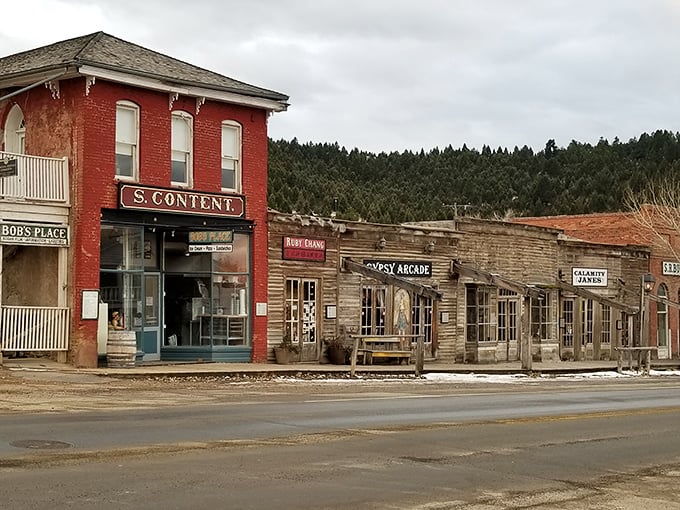 Wooden sidewalks and vintage storefronts – it's like walking through a sepia-toned photograph, but in living color!