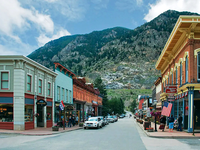 Imagine Mayberry got a mountain makeover. Georgetown's downtown is where Norman Rockwell meets John Denver, creating a slice of Americana that's pure gold.