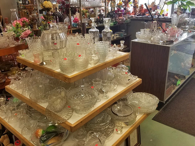 Crystal clear memories in the making! These vintage glasses are ready to add a touch of Mad Men glamour to your next soir&eacute;e.