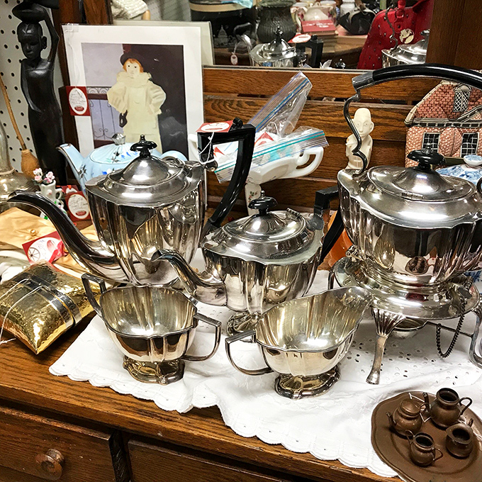 Tea time or time travel? These gleaming vintage kettles could turn your kitchen into a swanky 1950s diner faster than you can say "malt shop."
