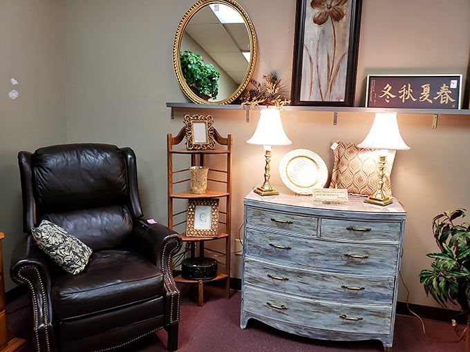 It's like a furniture showroom had a wild night out with your eccentric aunt's attic. This cozy corner could star in "That '70s Show: The Next Generation."