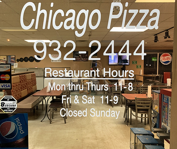 Chicago Pizza: Deep-dish dreams in the heart of Dixie. This no-frills spot is serving up serious Windy City vibes.