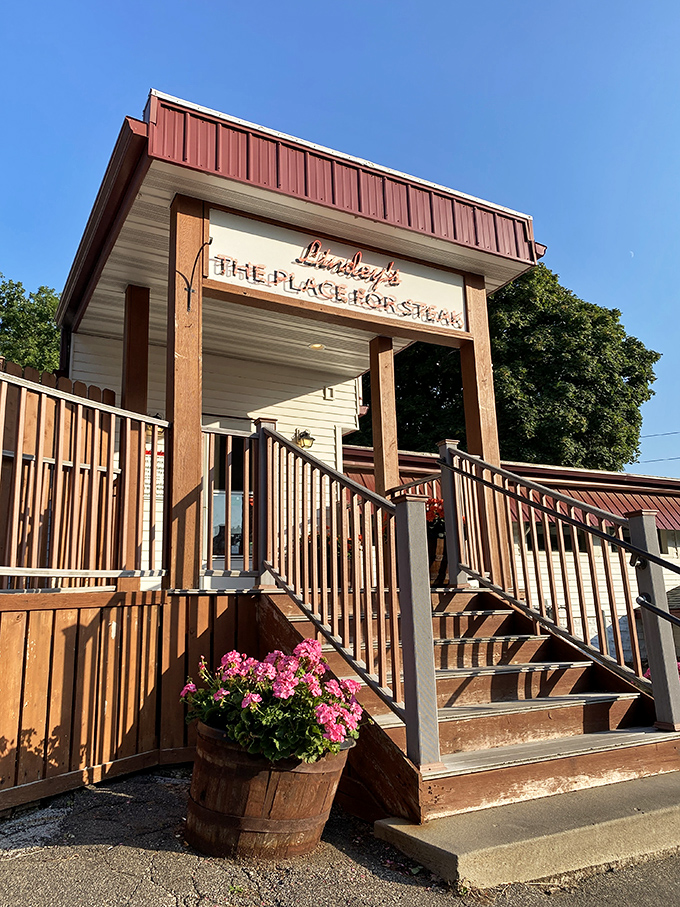 Lindey's keeps it simple: great steak, charming cabin vibes, and flower barrels that could make even Ron Swanson crack a smile.