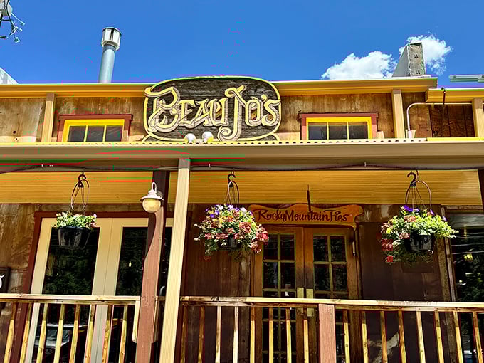 Part saloon, part pizzeria, all delicious! Beau Jo's brings new meaning to "Rocky Mountain High" with its sky-high crusts and cozy ambiance.