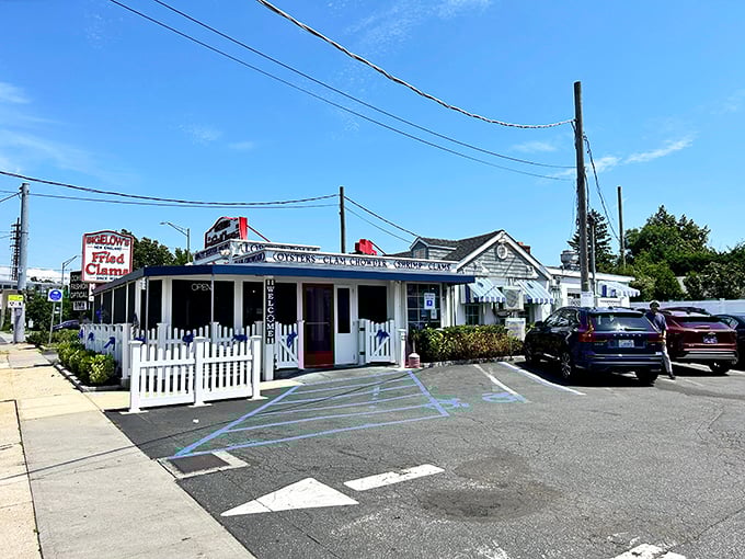 Clam central, dead ahead! This unassuming spot has been frying up happiness since before your grandpa's first shave.