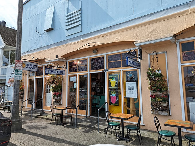 Forget your fancy seafood towers. This cozy spot serves up fish so fresh, you'll swear you can hear seagulls in the kitchen.