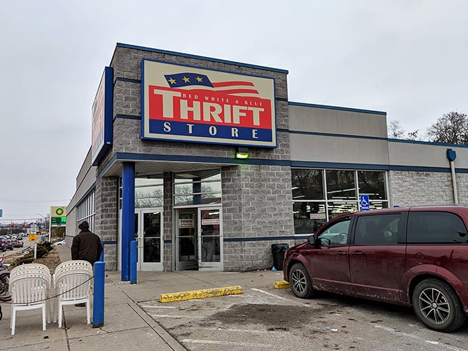 Stars, stripes, and super finds! Red White & Blue is where fashion gets a second chance at stardom. It's the American dream, secondhand style!