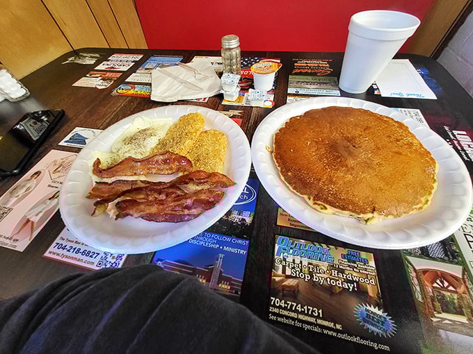 Bacon and pancakes: the dynamic duo of breakfast! This plate is the superhero your morning needs.