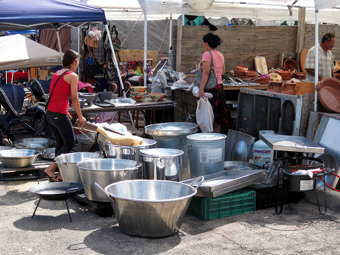 Holy cookware, Batman! These pans are big enough to fry an entire longhorn. Texan-sized kitchenware for those who think small is just a suggestion.