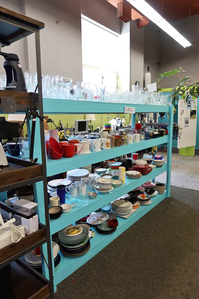 Plates, cups, and bowls galore! It's a mismatched dinner party waiting to happen. Martha Stewart, eat your heart out.