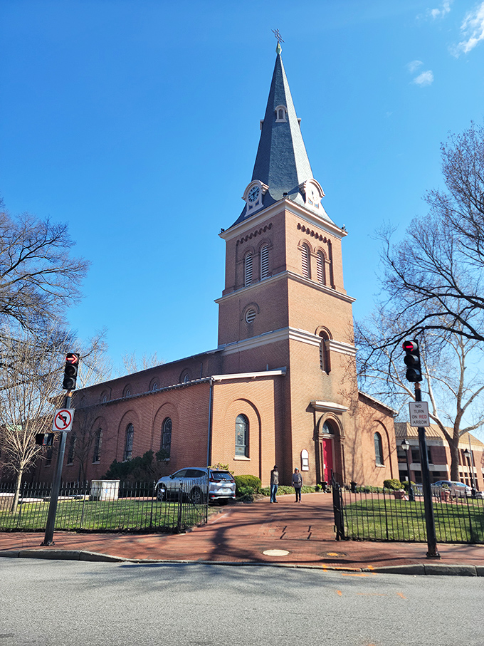 St. Anne's Parish: A slice of old-world charm in the heart of Annapolis. It's like stepping into a Jane Austen novel, minus the corsets.