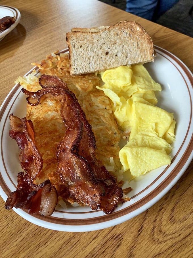 Bacon lovers, rejoice! This plate is proof that sometimes the simplest pleasures in life are the most satisfying. Just look at that crispy, golden perfection!