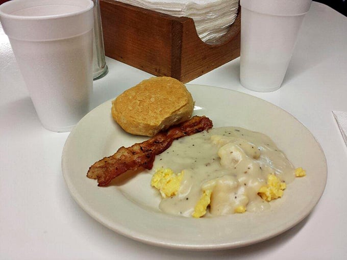 Gravy shouldn't be transparent, and at Advada's, it isn't. This plate demonstrates the proper ratio of gravy-to-everything-else: abundant.