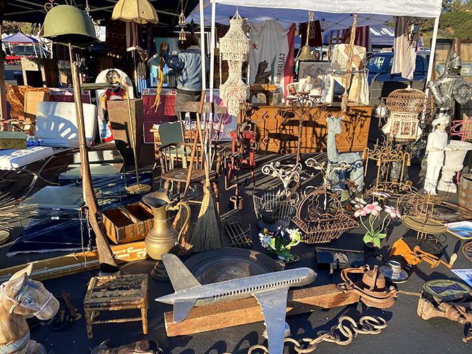 Illuminating finds! These vintage lamps could light up your life &ndash; or at least your living room &ndash; with a touch of retro glamour.