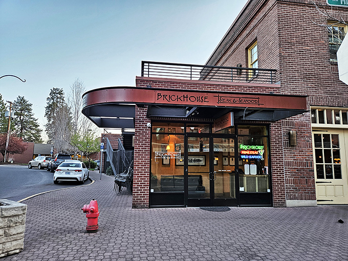 Urban cowboy alert! This sleek steakhouse brings a touch of class to your carnivorous cravings.