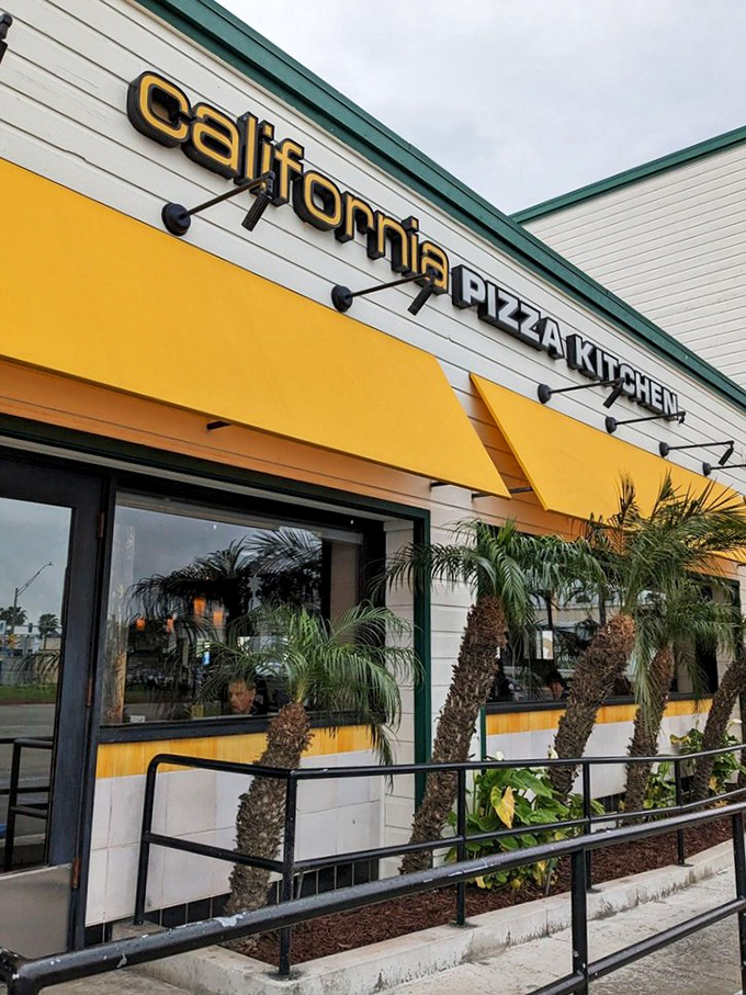 Beach vibes and pizza pies! CPK Long Beach is serving up slices of California dream with a side of ocean breeze.