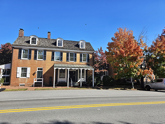 History on a plate! Cantwell's Tavern looks like it could tell tales of Founding Fathers and fantastic feasts.