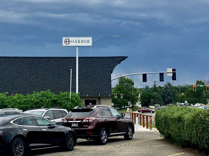 Harbor Seafood & Steak Co.: Where the mountains meet the sea. It's like finding an oasis, but instead of water, it's filled with lobster.