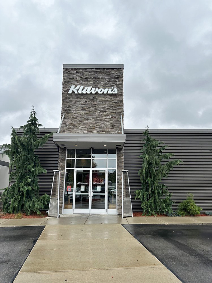 Klavon's: Where modern design meets timeless pizza perfection. It's like the Apple Store of pizzerias &ndash; sleek, efficient, and churning out products you can't resist.
